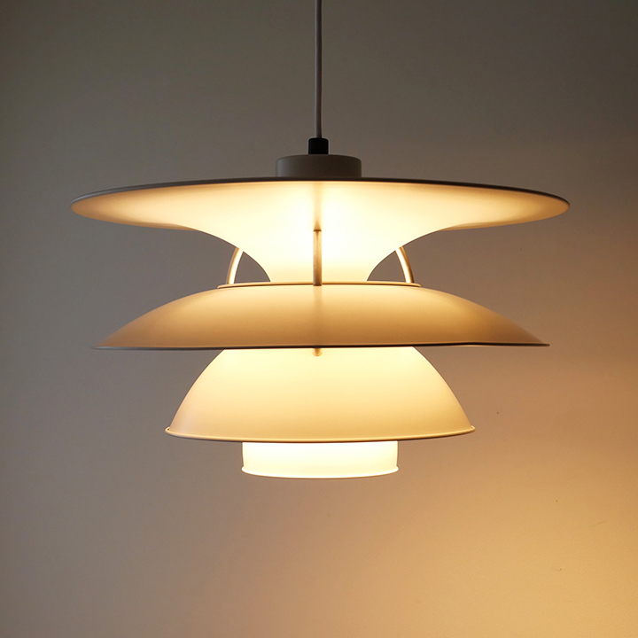 Poul Henningsen / PH5-4 1/2 をアップしました｜news｜こまものと北欧家具の店Salut（サリュ）：鎌倉にあるヴィンテージの北欧家具を扱うお店